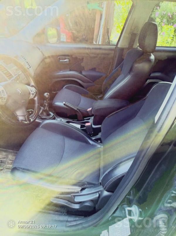 Black Peugeot 4007 2008 in Liepaja, with an engine capacity of 2.20 L and mileage of 317 thousand km for 3500 €, photo 8 on AUTOMOTO.COM.LV