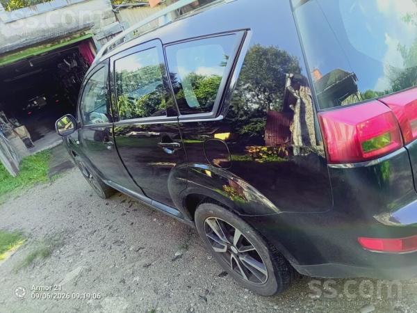 Black Peugeot 4007 2008 in Liepaja, with an engine capacity of 2.20 L and mileage of 317 thousand km for 3500 €, photo 9 on AUTOMOTO.COM.LV