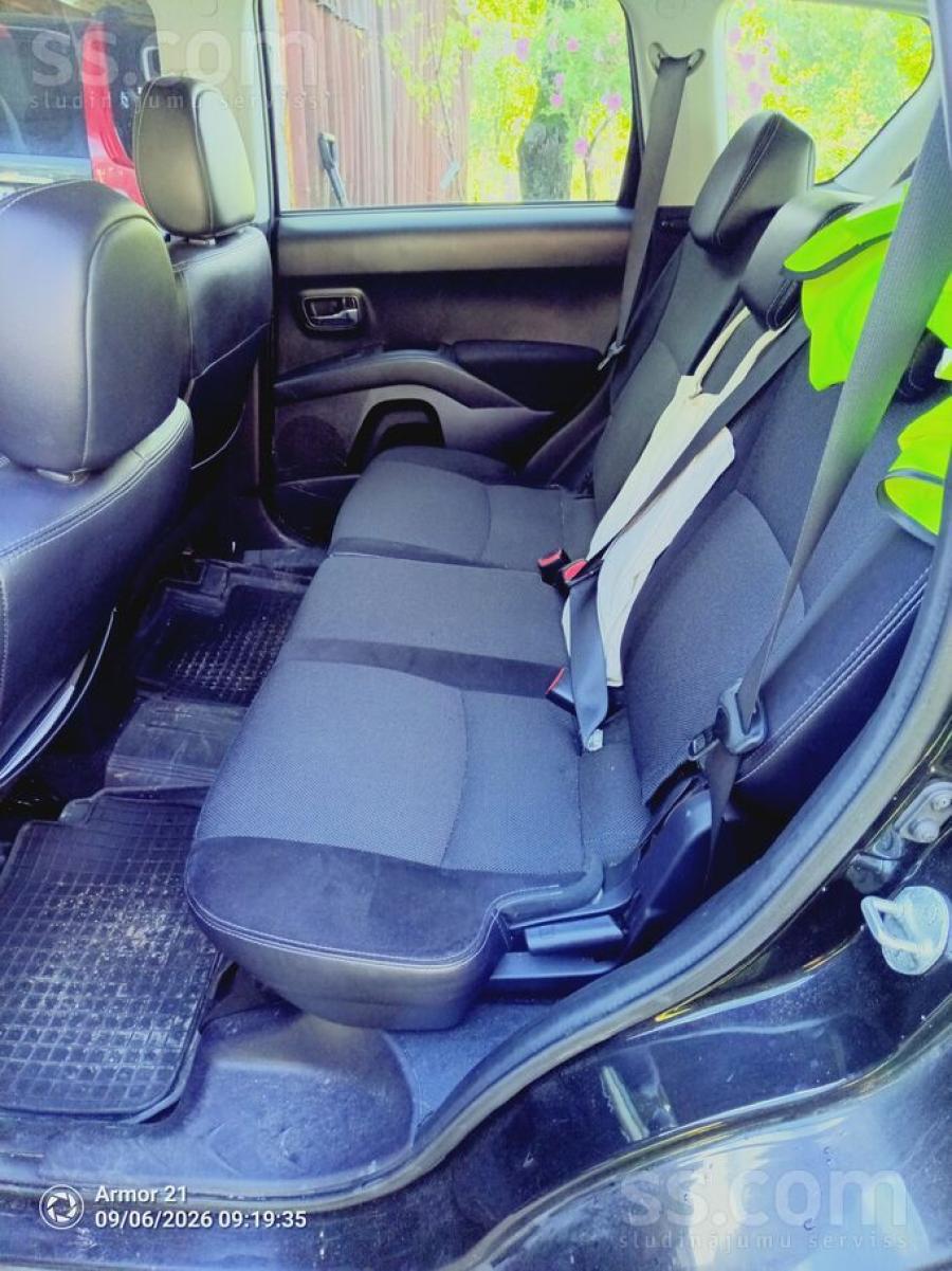 Melns Peugeot 4007 2008 Liepāja, ar dzinēja tilpumu 2.20 L un nobraukumu 317 tūkst. km par 3500 €, foto 12 vietnē AUTOMOTO.COM.LV