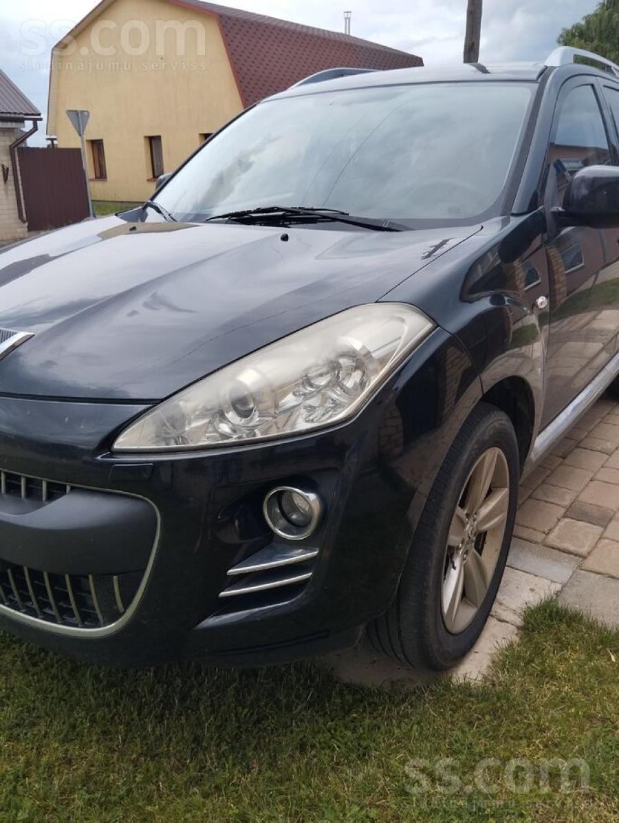 Black Peugeot 4007 2009 in Daugavpils, with an engine capacity of 2.20 L and mileage of 261 thousand km for 3800 €, photo 1 on AUTOMOTO.COM.LV