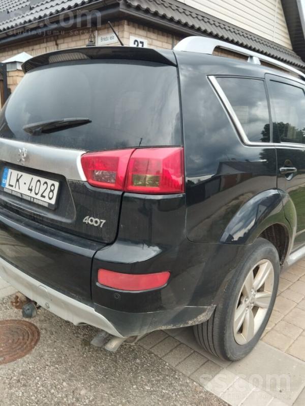 Melns Peugeot 4007 2009 Daugavpils, ar dzinēja tilpumu 2.20 L un nobraukumu 261 tūkst. km par 3800 €, foto 3 vietnē AUTOMOTO.COM.LV
