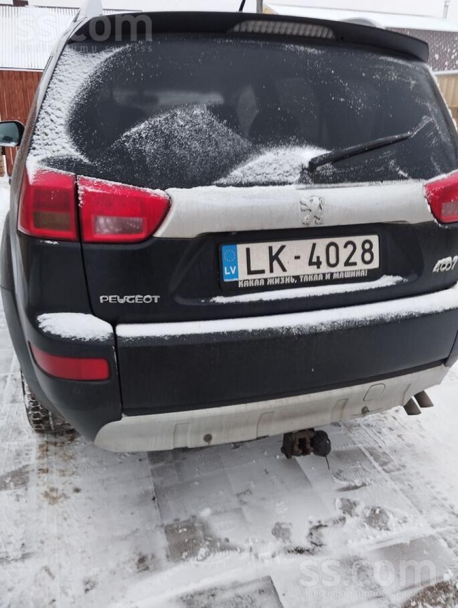 Black Peugeot 4007 2009 in Daugavpils, with an engine capacity of 2.20 L and mileage of 261 thousand km for 3800 €, photo 11 on AUTOMOTO.COM.LV