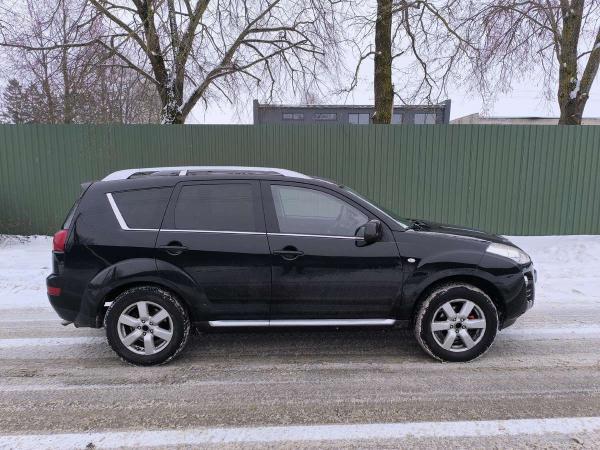 Black Peugeot 4007 2009 in Marijampole, with an engine capacity of 2.18 L and mileage of 309 thousand km for 3550 €, photo 6 on AUTOMOTO.COM.LV