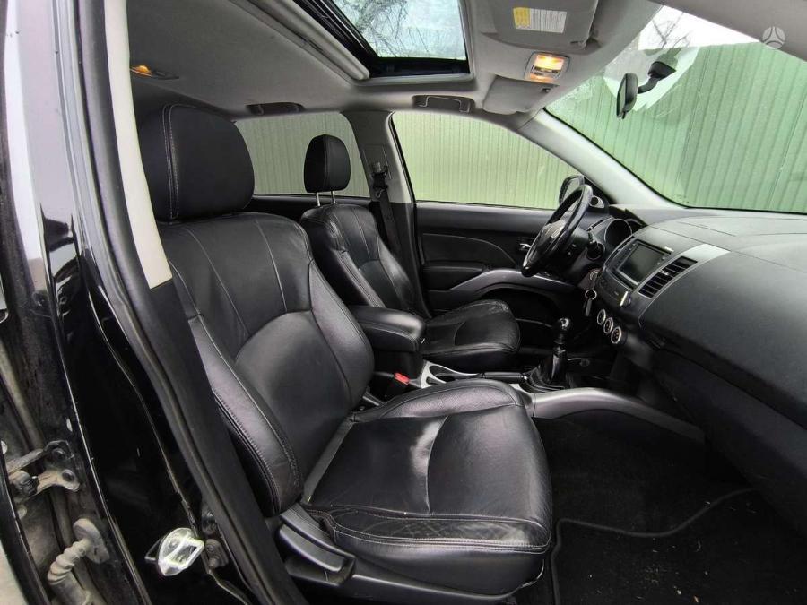Black Peugeot 4007 2009 in Marijampole, with an engine capacity of 2.18 L and mileage of 309 thousand km for 3550 €, photo 13 on AUTOMOTO.COM.LV
