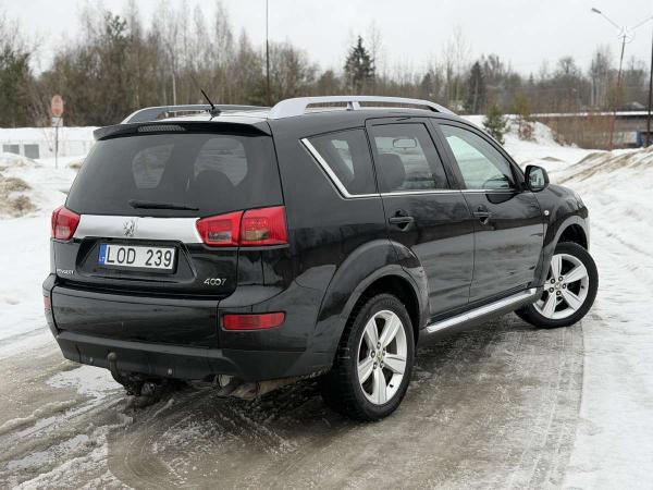 Black Peugeot 4007 2009 in Vilnius, with an engine capacity of 2.18 L and mileage of 301 thousand km for 3450 €, photo 4 on AUTOMOTO.COM.LV