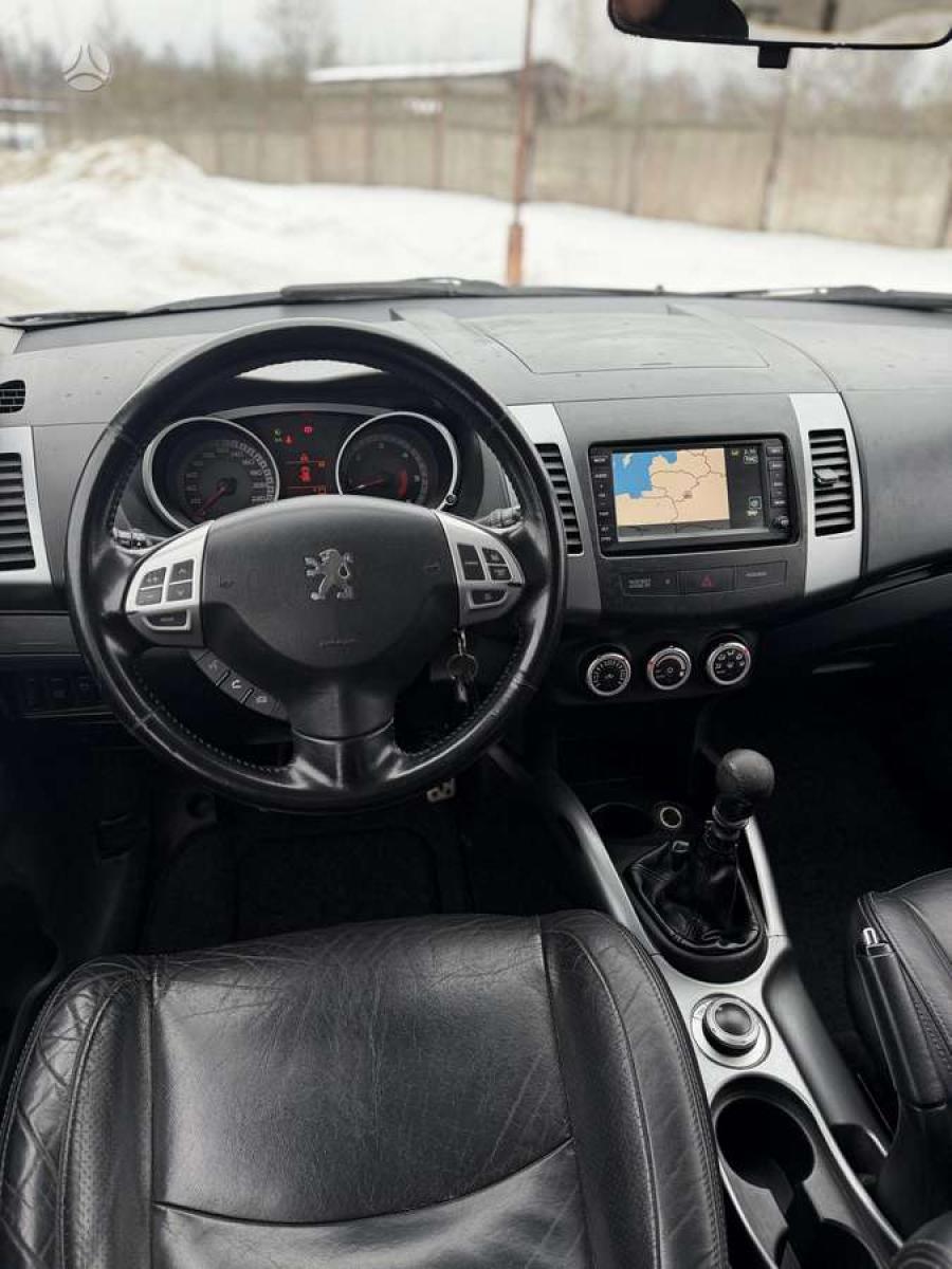 Black Peugeot 4007 2009 in Vilnius, with an engine capacity of 2.18 L and mileage of 301 thousand km for 3450 €, photo 10 on AUTOMOTO.COM.LV