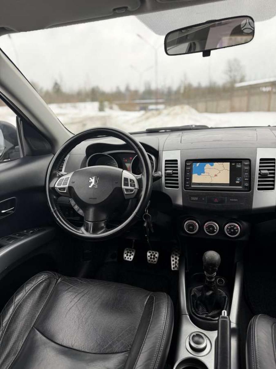Black Peugeot 4007 2009 in Vilnius, with an engine capacity of 2.18 L and mileage of 301 thousand km for 3450 €, photo 11 on AUTOMOTO.COM.LV