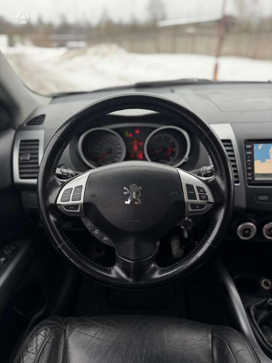 Black Peugeot 4007 2009 in Vilnius, with an engine capacity of 2.18 L and mileage of 301 thousand km for 3450 €, photo 12 on AUTOMOTO.COM.LV