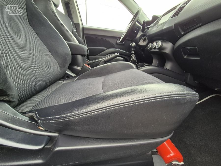 Black Peugeot 4007 2009 in Siauliai, with an engine capacity of 2.20 L and mileage of 262 thousand km for 4250 €, photo 18 on AUTOMOTO.COM.LV