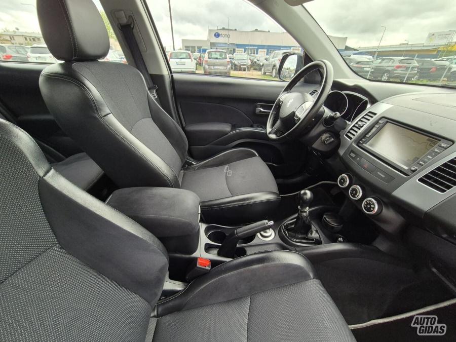 Black Peugeot 4007 2009 in Siauliai, with an engine capacity of 2.20 L and mileage of 262 thousand km for 4250 €, photo 21 on AUTOMOTO.COM.LV
