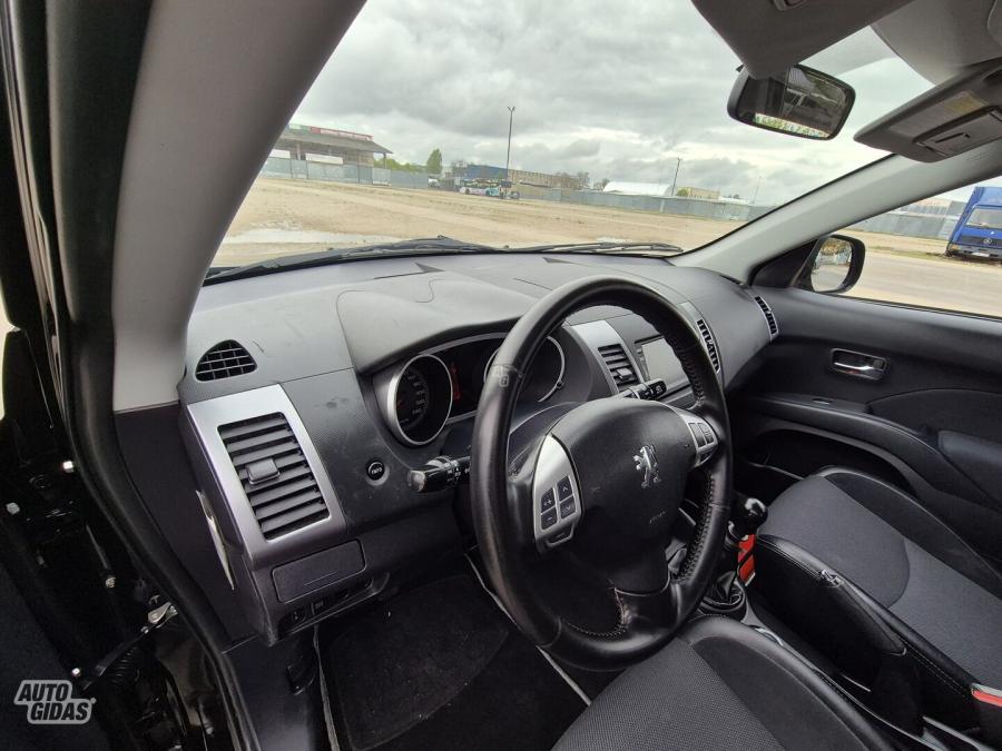 Black Peugeot 4007 2009 in Siauliai, with an engine capacity of 2.20 L and mileage of 262 thousand km for 4250 €, photo 28 on AUTOMOTO.COM.LV
