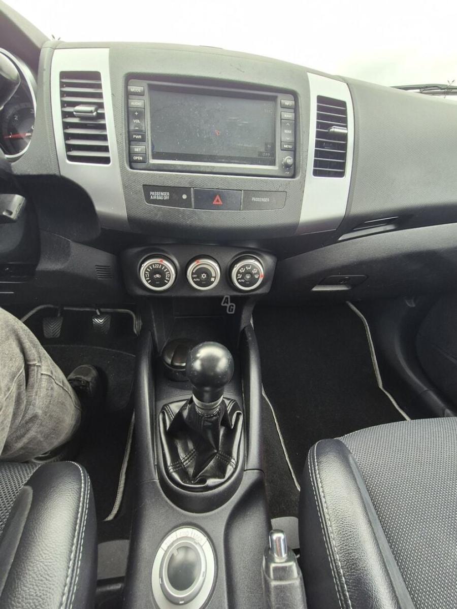 Black Peugeot 4007 2009 in Siauliai, with an engine capacity of 2.20 L and mileage of 262 thousand km for 4250 €, photo 30 on AUTOMOTO.COM.LV