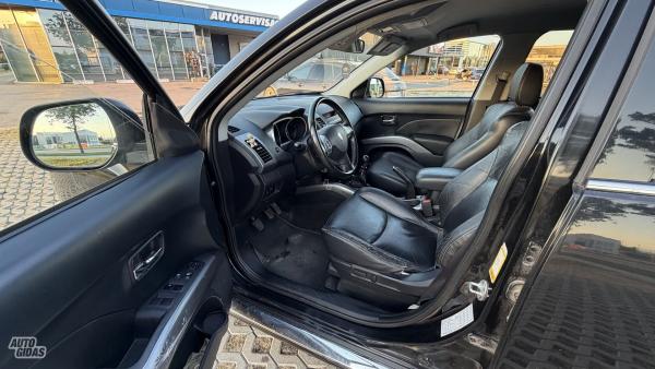 Black Peugeot 4007 2009 in Siauliai, with an engine capacity of 2.20 L and mileage of 299 thousand km for 2950 €, photo 7 on AUTOMOTO.COM.LV
