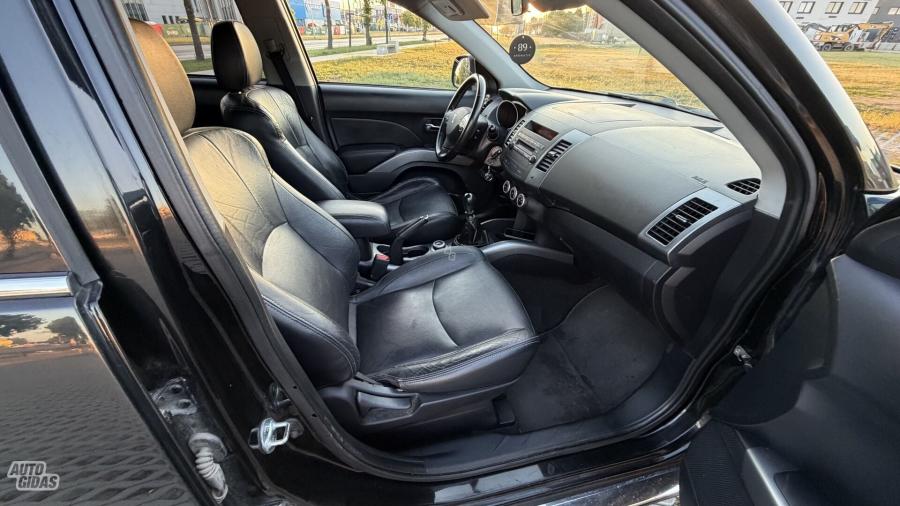 Black Peugeot 4007 2009 in Siauliai, with an engine capacity of 2.20 L and mileage of 299 thousand km for 2950 €, photo 10 on AUTOMOTO.COM.LV