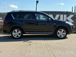Black Peugeot 4007 2009 in Liepaja, with an engine capacity of 2.20 L and mileage of 347 thousand km for 2850 €, photo 4 on AUTOMOTO.COM.LV