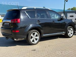 Black Peugeot 4007 2009 in Liepaja, with an engine capacity of 2.20 L and mileage of 347 thousand km for 2850 €, photo 5 on AUTOMOTO.COM.LV