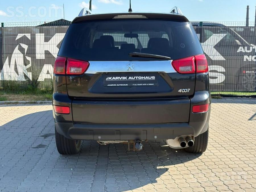 Black Peugeot 4007 2009 in Liepaja, with an engine capacity of 2.20 L and mileage of 347 thousand km for 2850 €, photo 6 on AUTOMOTO.COM.LV