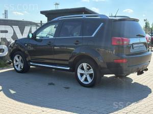 Black Peugeot 4007 2009 in Liepaja, with an engine capacity of 2.20 L and mileage of 347 thousand km for 2850 €, photo 7 on AUTOMOTO.COM.LV