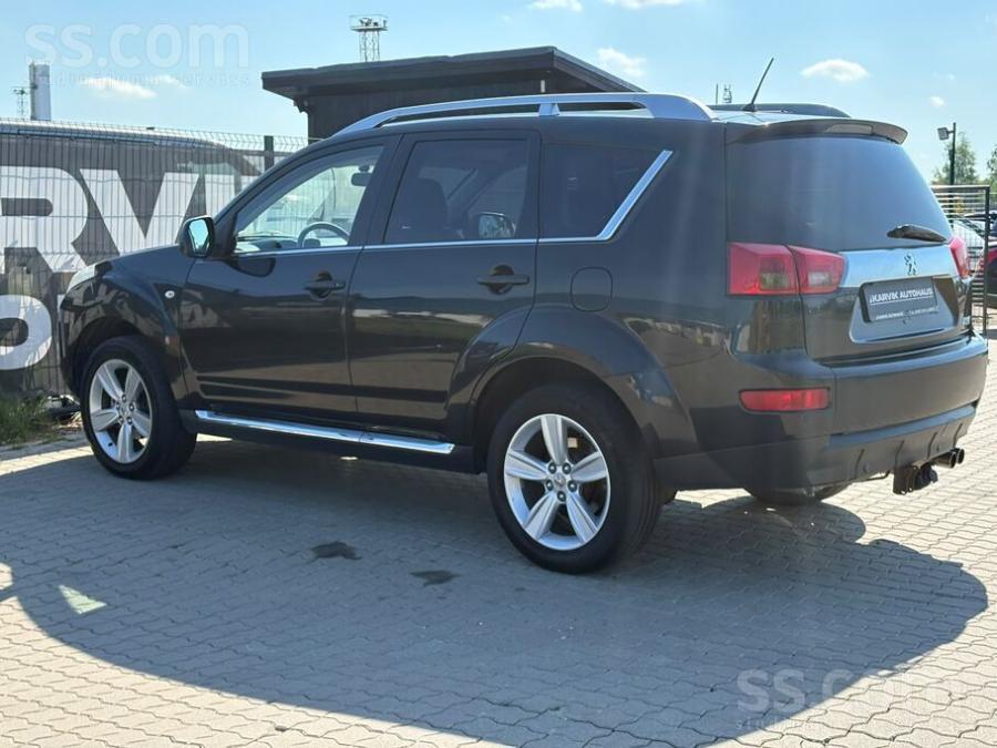 Black Peugeot 4007 2009 in Liepaja, with an engine capacity of 2.20 L and mileage of 347 thousand km for 2850 €, photo 7 on AUTOMOTO.COM.LV