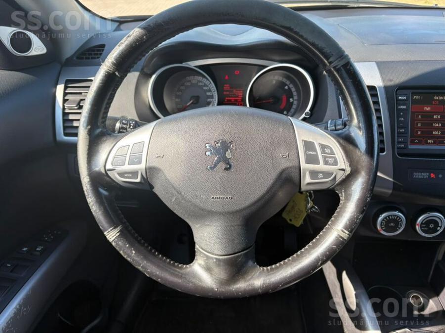 Black Peugeot 4007 2009 in Liepaja, with an engine capacity of 2.20 L and mileage of 347 thousand km for 2850 €, photo 14 on AUTOMOTO.COM.LV