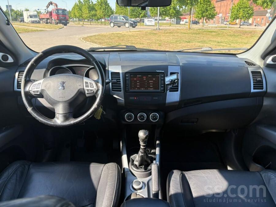 Black Peugeot 4007 2009 in Liepaja, with an engine capacity of 2.20 L and mileage of 347 thousand km for 2850 €, photo 18 on AUTOMOTO.COM.LV