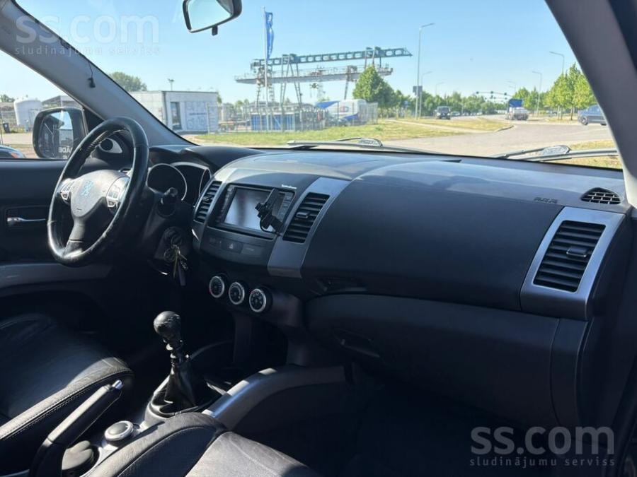 Black Peugeot 4007 2009 in Liepaja, with an engine capacity of 2.20 L and mileage of 347 thousand km for 2850 €, photo 19 on AUTOMOTO.COM.LV