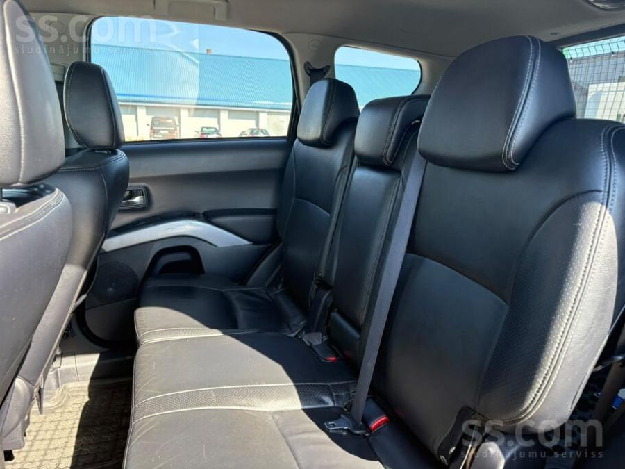 Black Peugeot 4007 2009 in Liepaja, with an engine capacity of 2.20 L and mileage of 347 thousand km for 2850 €, photo 23 on AUTOMOTO.COM.LV
