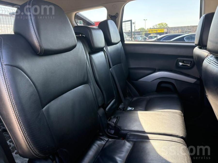 Black Peugeot 4007 2009 in Liepaja, with an engine capacity of 2.20 L and mileage of 347 thousand km for 2850 €, photo 25 on AUTOMOTO.COM.LV