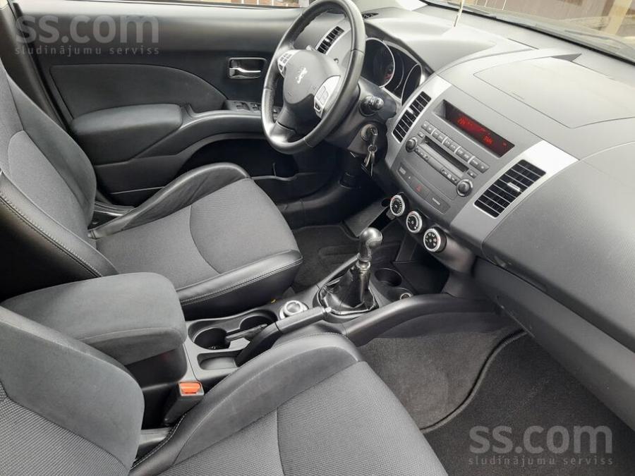 Melns Peugeot 4007 2009 Daugavpils, ar dzinēja tilpumu 2.20 L un nobraukumu 260 tūkst. km par 4990 €, foto 10 vietnē AUTOMOTO.COM.LV