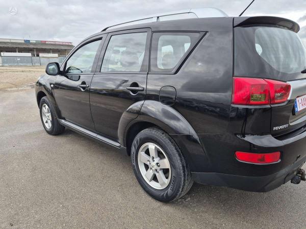 Black Peugeot 4007 2009 in Siauliai, with an engine capacity of 2.20 L and mileage of 262 thousand km for 4250 €, photo 7 on AUTOMOTO.COM.LV