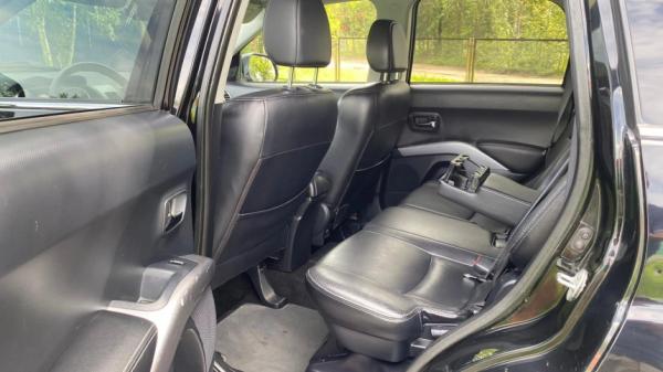 Black Peugeot 4007 2009 in Riga, with an engine capacity of 2.20 L and mileage of 222 thousand km for 6500 €, photo 5 on AUTOMOTO.COM.LV