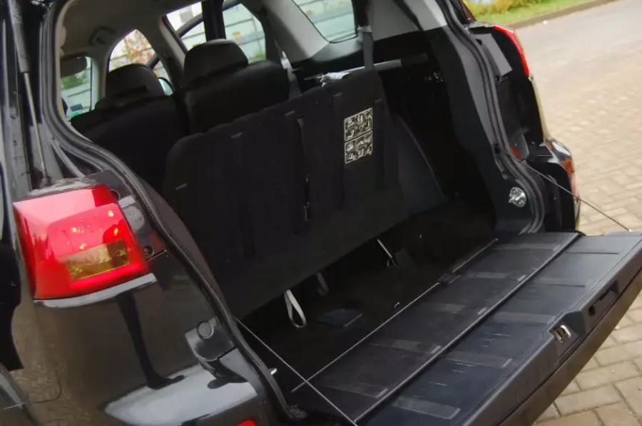 Melns Peugeot 4007 2009 Jēkabpils, ar dzinēja tilpumu 2.20 L un nobraukumu 247 tūkst. km par 5700 €, foto 12 vietnē AUTOMOTO.COM.LV