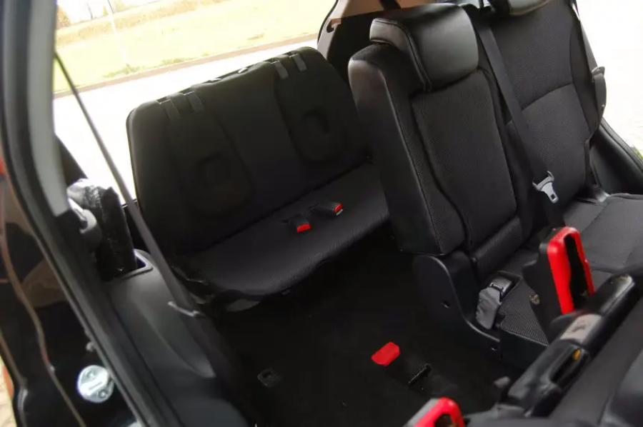 Melns Peugeot 4007 2009 Jēkabpils, ar dzinēja tilpumu 2.20 L un nobraukumu 247 tūkst. km par 5700 €, foto 21 vietnē AUTOMOTO.COM.LV