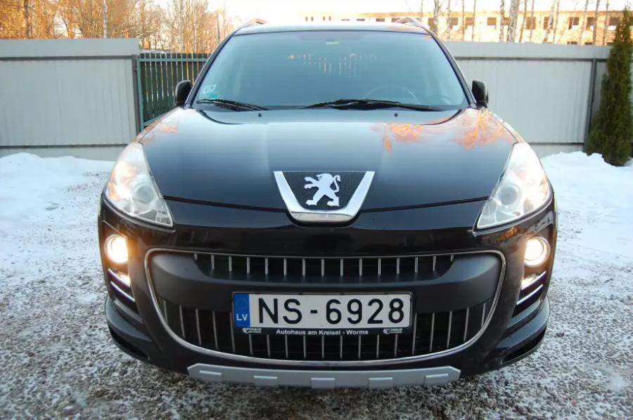Black Peugeot 4007 2009 in Jekabpils, with an engine capacity of 2.20 L and mileage of 214 thousand km for 6790 €, photo 5 on AUTOMOTO.COM.LV