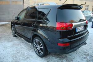 Black Peugeot 4007 2009 in Jekabpils, with an engine capacity of 2.20 L and mileage of 214 thousand km for 6790 €, photo 9 on AUTOMOTO.COM.LV