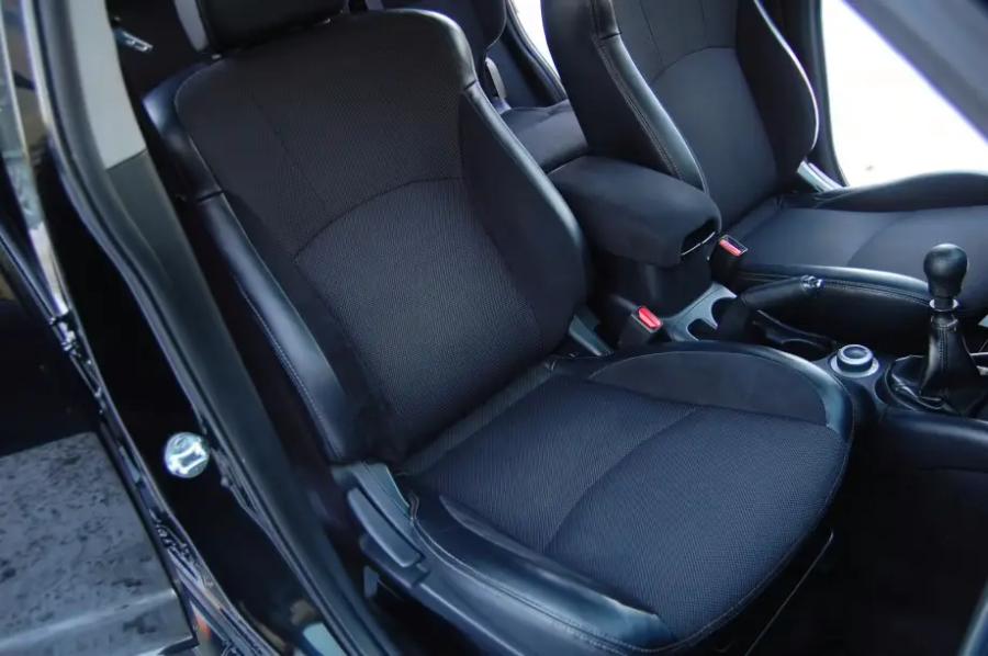 Black Peugeot 4007 2009 in Jekabpils, with an engine capacity of 2.20 L and mileage of 214 thousand km for 6790 €, photo 12 on AUTOMOTO.COM.LV