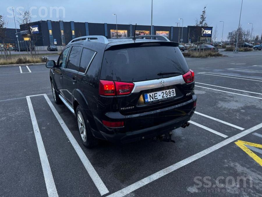 Black Peugeot 4007 2010 in Riga, with an engine capacity of 2.20 L and mileage of 359 thousand km for 4400 €, photo 2 on AUTOMOTO.COM.LV