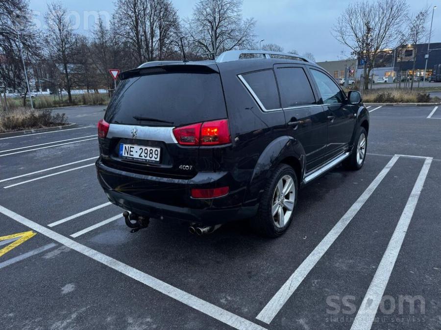 Black Peugeot 4007 2010 in Riga, with an engine capacity of 2.20 L and mileage of 359 thousand km for 4400 €, photo 5 on AUTOMOTO.COM.LV