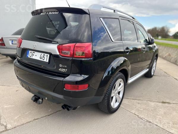 Black Peugeot 4007 2010 in Jekabpils, with an engine capacity of 2.20 L and mileage of 281 thousand km for 6490 €, photo 7 on AUTOMOTO.COM.LV
