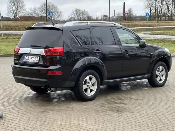 Black Peugeot 4007 2010 in Jekabpils, with an engine capacity of 2.20 L and mileage of 230 thousand km for 6800 €, photo 6 on AUTOMOTO.COM.LV