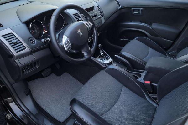 Melns Peugeot 4007 2010 Kelmė, ar dzinēja tilpumu 2.20 L un nobraukumu 210 tūkst. km par 3900 €, foto 8 vietnē AUTOMOTO.COM.LV