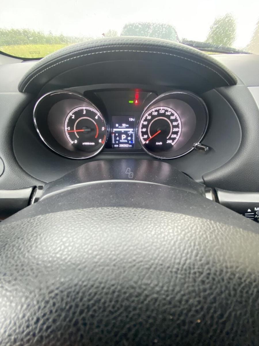 Black Peugeot 4007 2011 in Vilnius, with an engine capacity of 2.20 L and mileage of 297 thousand km for 2000 €, photo 6 on AUTOMOTO.COM.LV