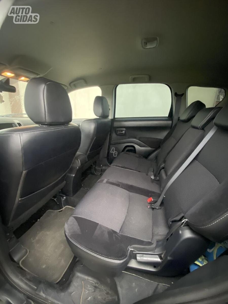 Black Peugeot 4007 2011 in Vilnius, with an engine capacity of 2.20 L and mileage of 297 thousand km for 2000 €, photo 8 on AUTOMOTO.COM.LV