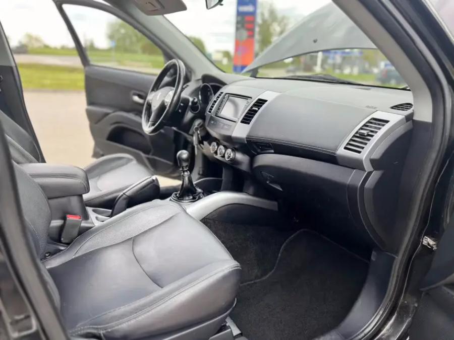Melns Peugeot 4007 2011 Jēkabpils, ar dzinēja tilpumu 2.20 L un nobraukumu 282 tūkst. km par 6700 €, foto 15 vietnē AUTOMOTO.COM.LV
