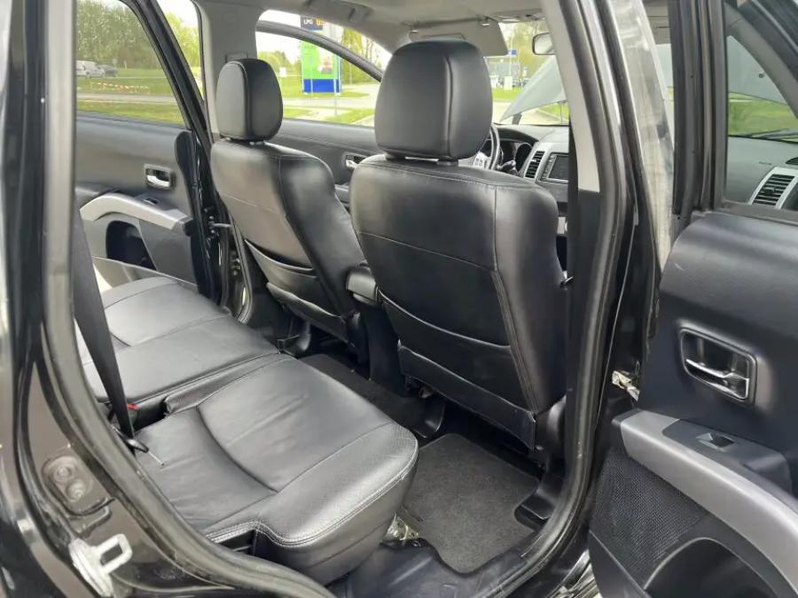 Melns Peugeot 4007 2011 Jēkabpils, ar dzinēja tilpumu 2.20 L un nobraukumu 282 tūkst. km par 6700 €, foto 17 vietnē AUTOMOTO.COM.LV