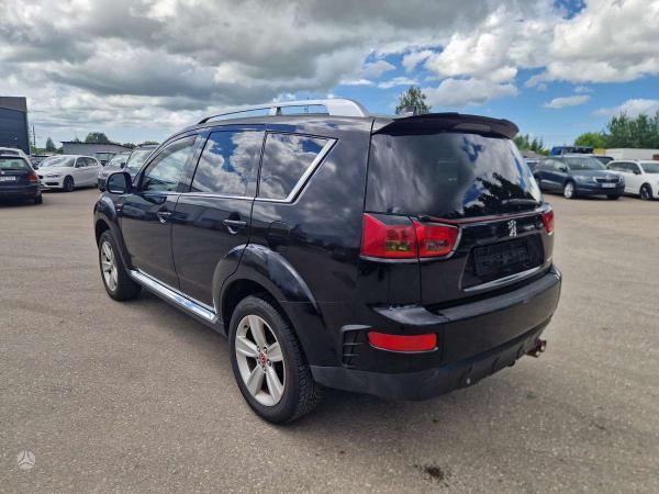 Black Peugeot 4007 2011 in Ukmerge, with an engine capacity of 2.18 L and mileage of 240 thousand km for 3550 €, photo 8 on AUTOMOTO.COM.LV