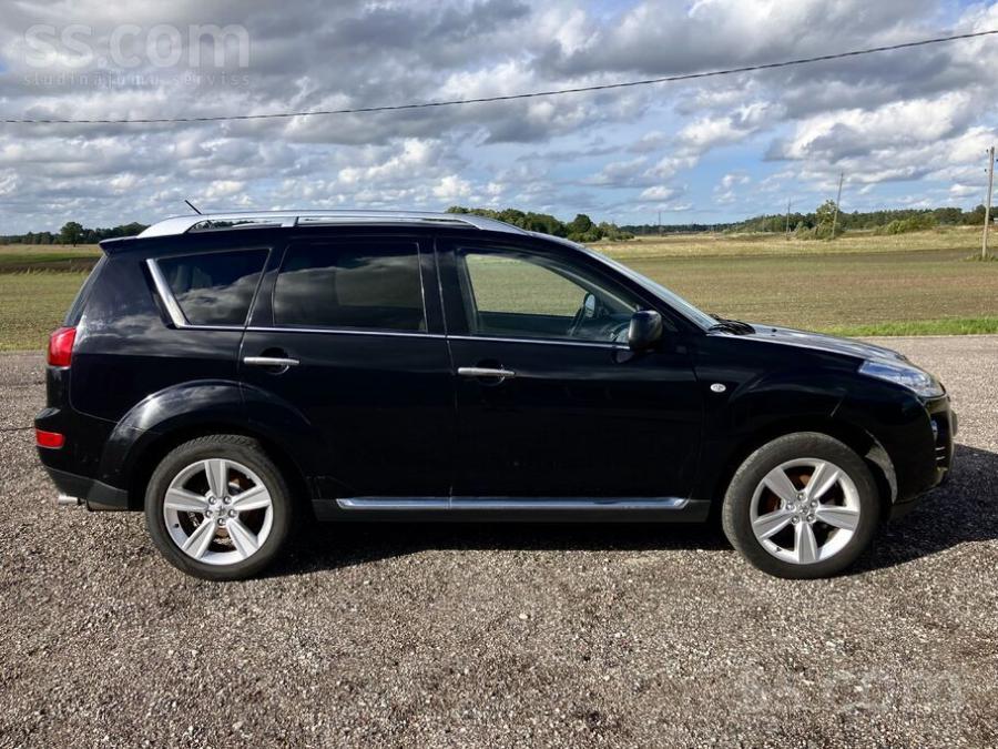 Black Peugeot 4007 2011 in Talsi, with an engine capacity of 2.20 L and mileage of 216 thousand km for 7999 €, photo 3 on AUTOMOTO.COM.LV