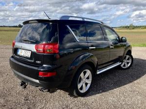 Black Peugeot 4007 2011 in Talsi, with an engine capacity of 2.20 L and mileage of 216 thousand km for 7999 €, photo 4 on AUTOMOTO.COM.LV