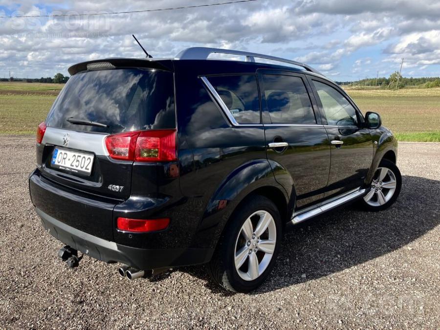 Black Peugeot 4007 2011 in Talsi, with an engine capacity of 2.20 L and mileage of 216 thousand km for 7999 €, photo 4 on AUTOMOTO.COM.LV