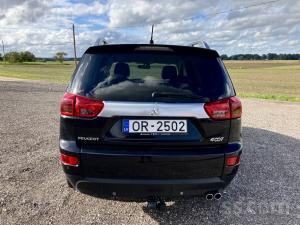 Black Peugeot 4007 2011 in Talsi, with an engine capacity of 2.20 L and mileage of 216 thousand km for 7999 €, photo 5 on AUTOMOTO.COM.LV
